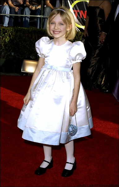 Mar 10 | 8th Annual Screen Actors Guild Awards - lovely-dakota-sag ...