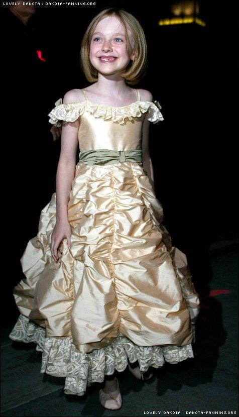 Apr 18 | "Man on Fire" Premiere - lovely-dakota-man-fire-premiere-2004 ...